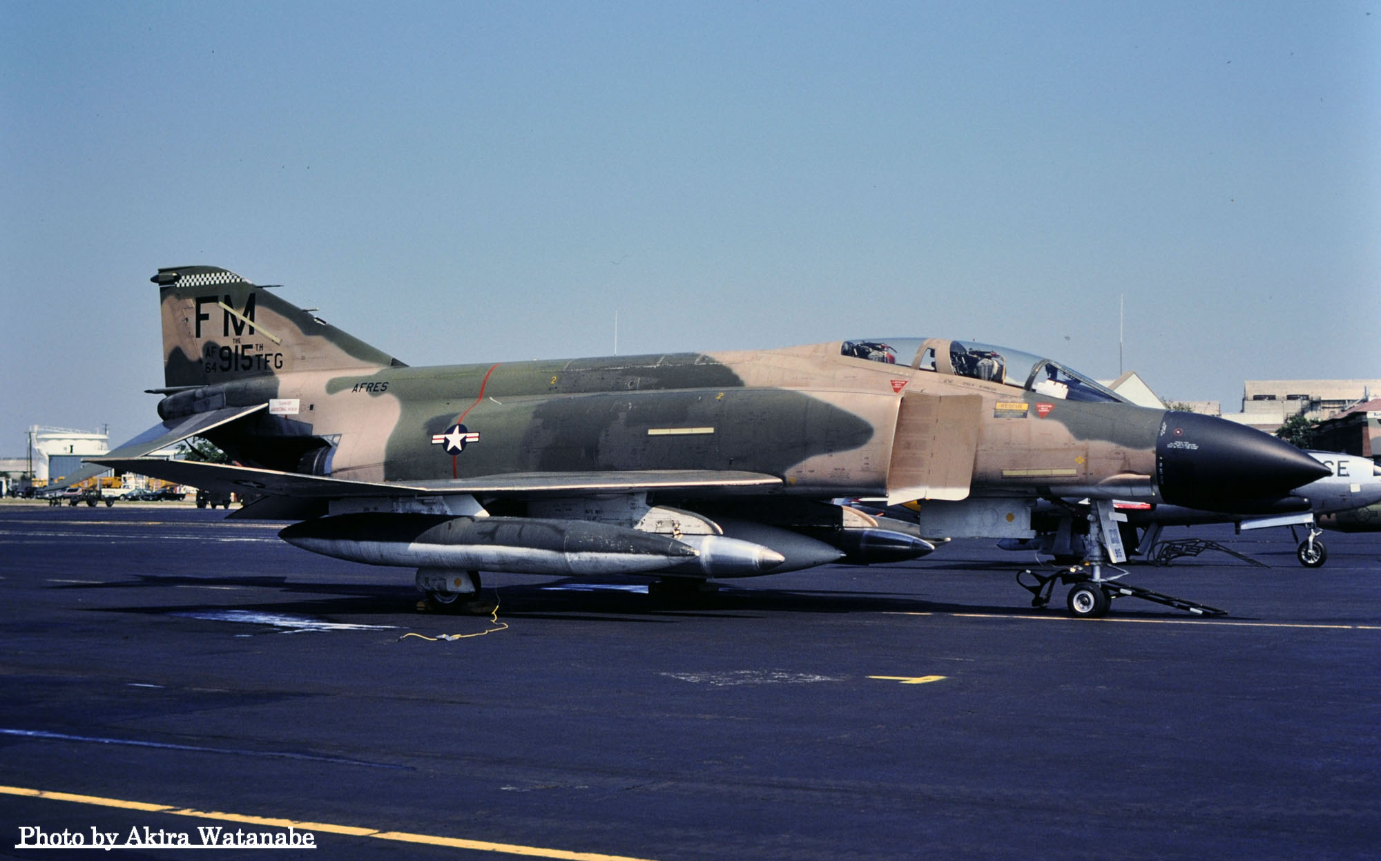 ↑ 1979年7月デイトンの航空ショーに展示されたF-4C/64-0888。この頃までは「AFRES」の文字は白だった。