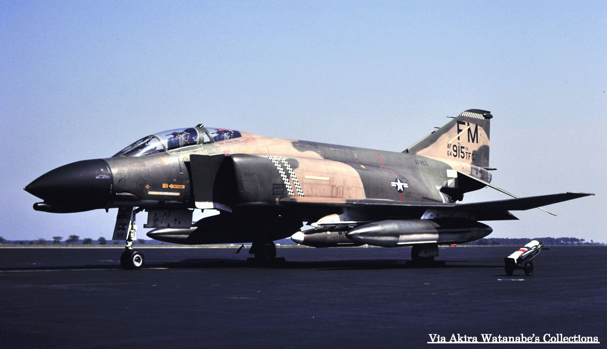 ↑ 1979年7月デイトンの航空ショーに展示されたF-4C/64-0888。この頃までは「AFRES」の文字は白だった。