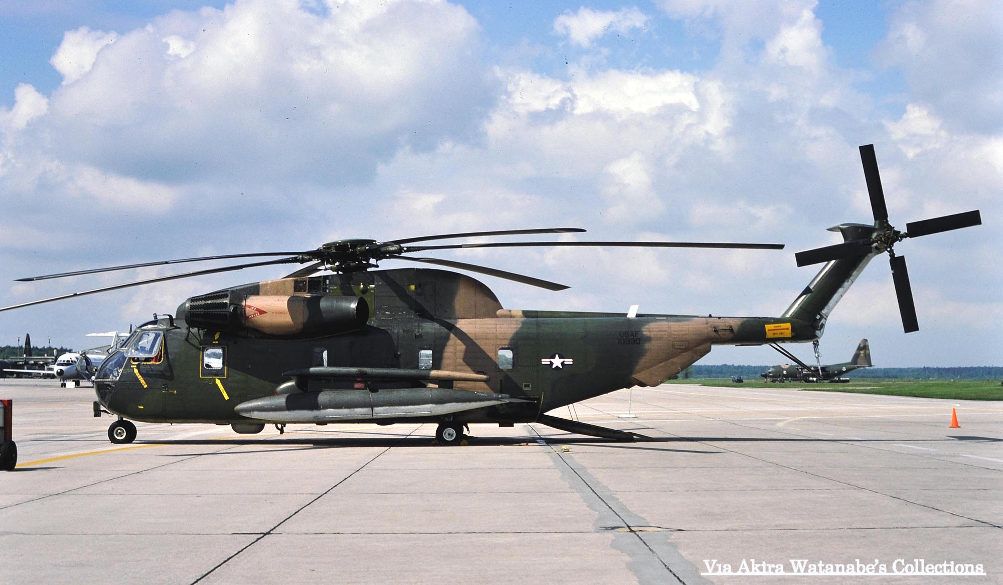 ↑ 上は1981年10月当時の西ドイツ ゼムバッハ空軍基地で撮影された601st TCWのCH-53C/70-1625。