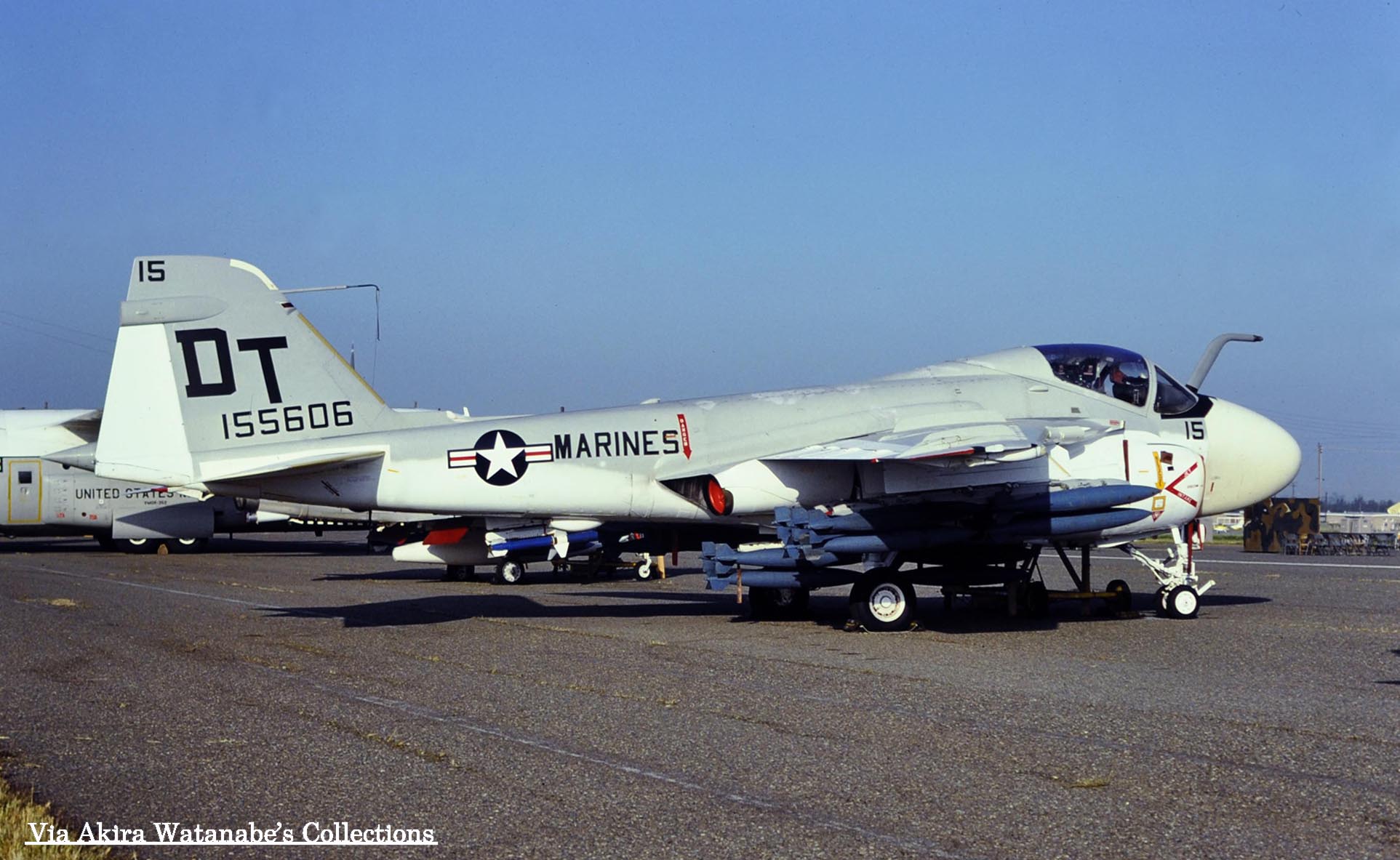 A-6E時代、岩国基地に配備された時の派手なマーキング。電光が初めてラダーに書き込まれた。